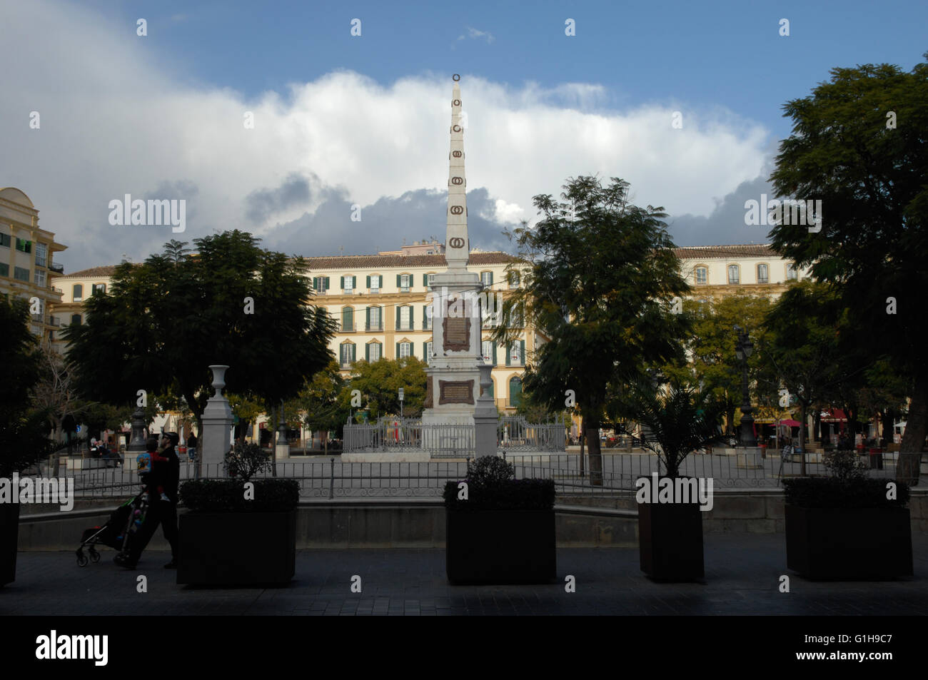 Square pic hi-res stock photography and images - Alamy