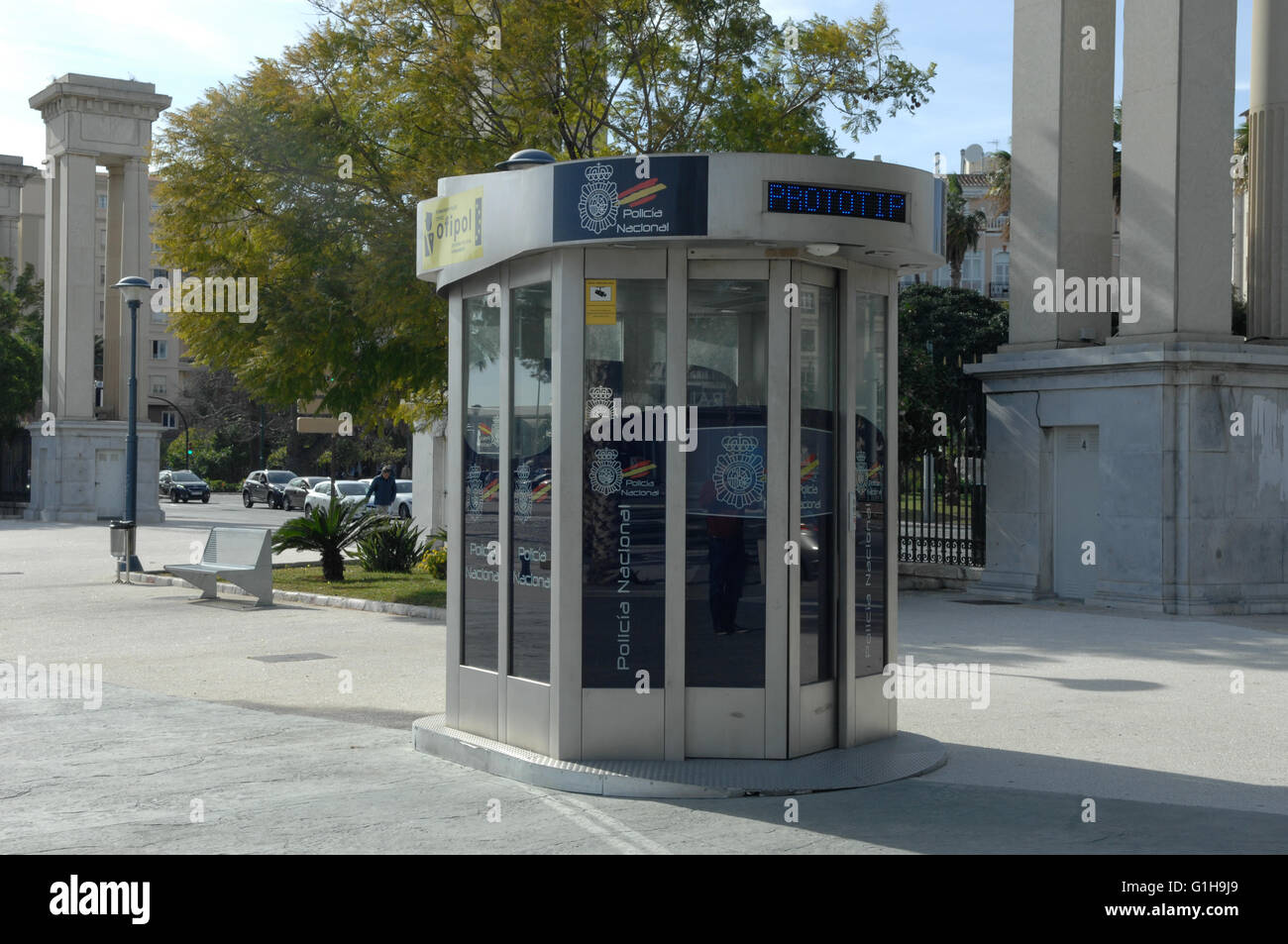 Police stand hi-res stock photography and images - Alamy