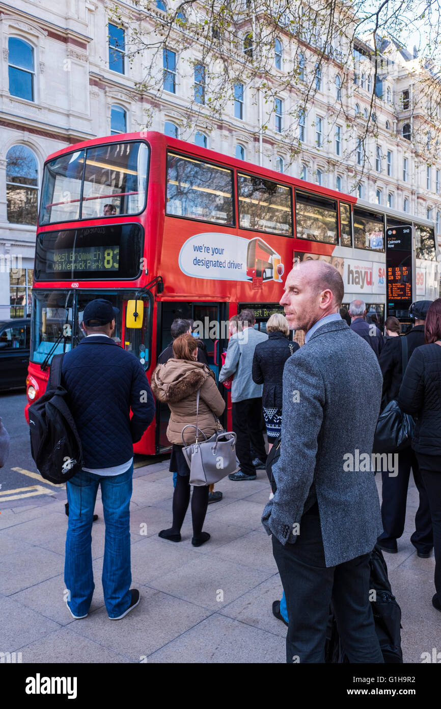 People at Bus Stop, Birmingham, West Midlands, England, U.K Stock Photo ...