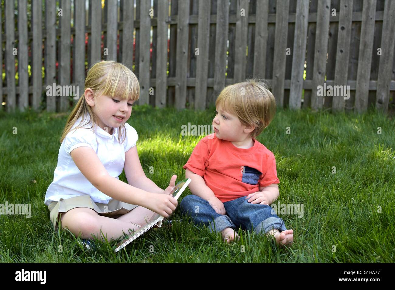 Big brother little brother hi-res stock photography and images - Alamy