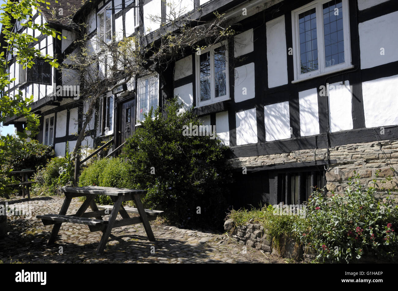 A pub table at the New Inn, Pembridge, Herefordshire, UK Stock Photo ...
