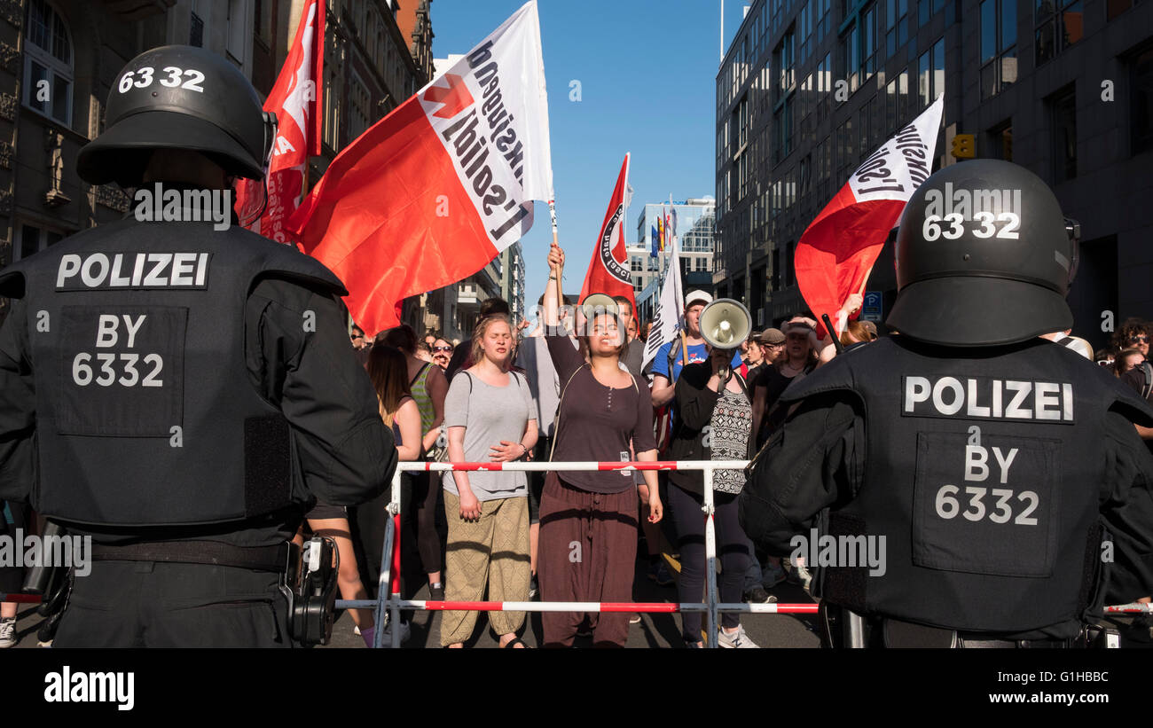 Pro-refugee , pro immigration left wing demonstrators stage counter ...