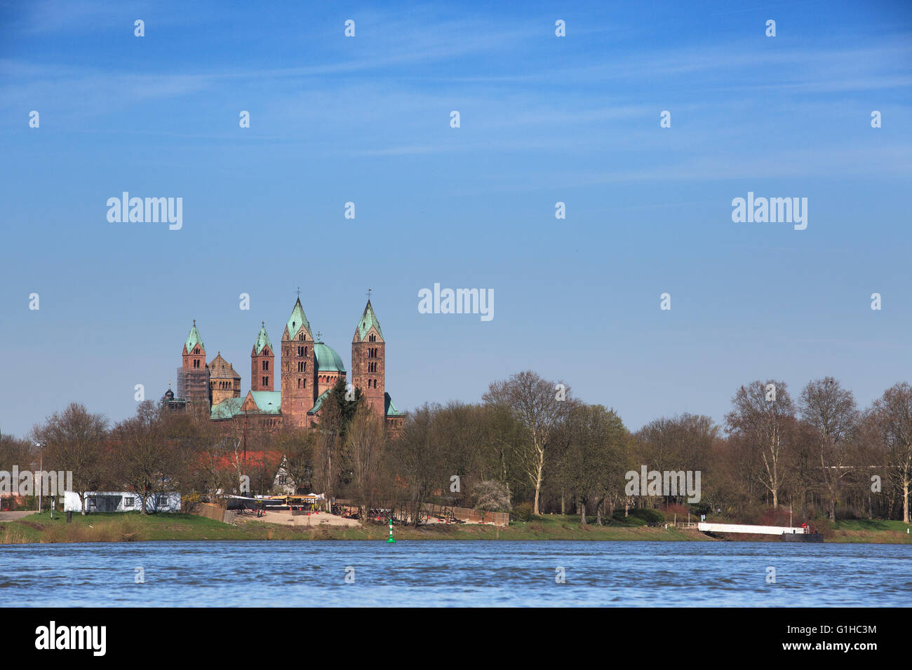 View of the medieval romanic Cathedral and the River Rhine at Speyer ...