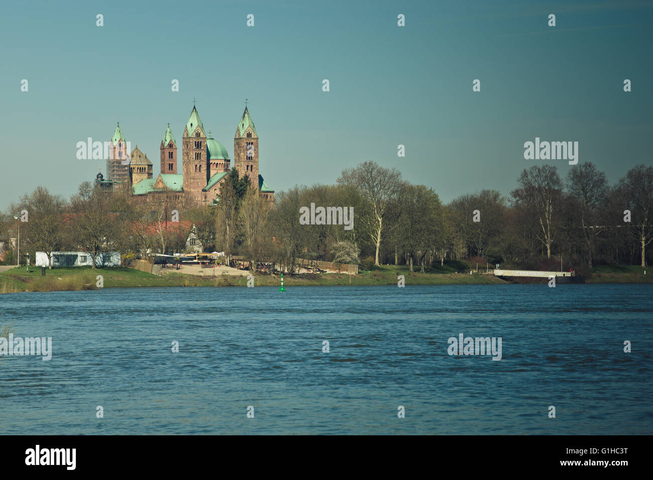 View of the medieval romanic Cathedral and the River Rhine at Speyer ...