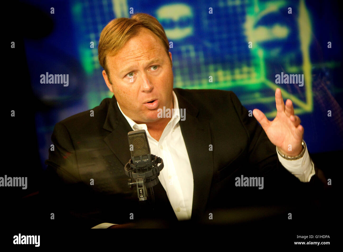 Paul joseph watson hi-res stock photography and images - Alamy