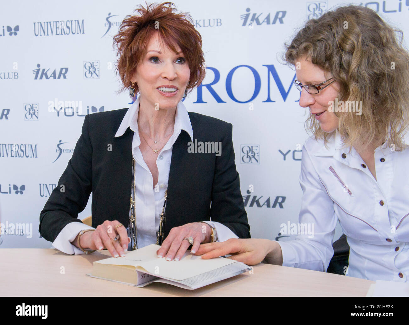 Sandra brown hi-res stock photography and images - Alamy