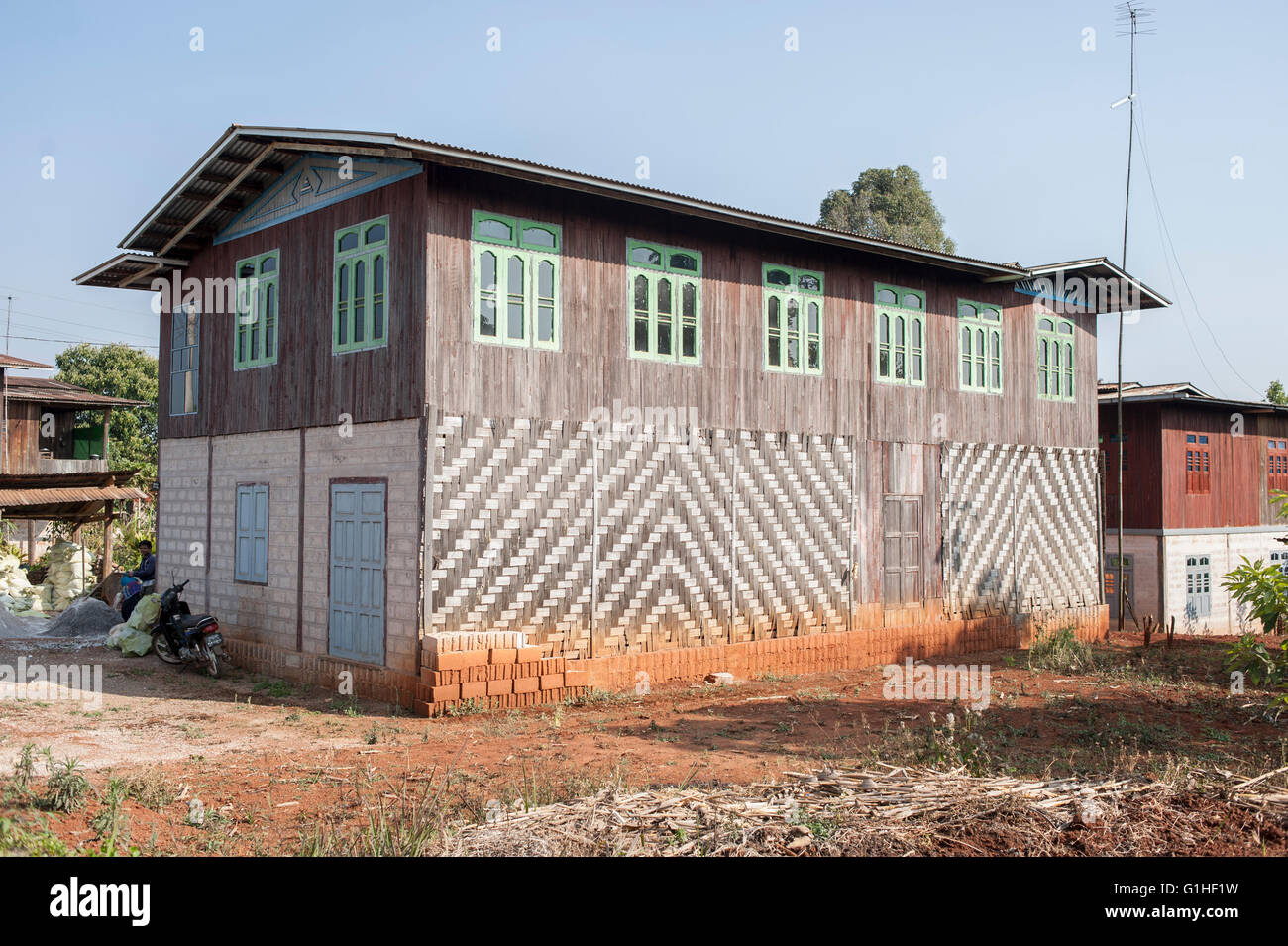 Traditional house myanmar village hi-res stock photography and images ...