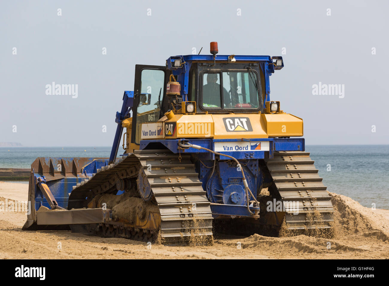 Moving sand on the beach hi-res stock photography and images - Alamy