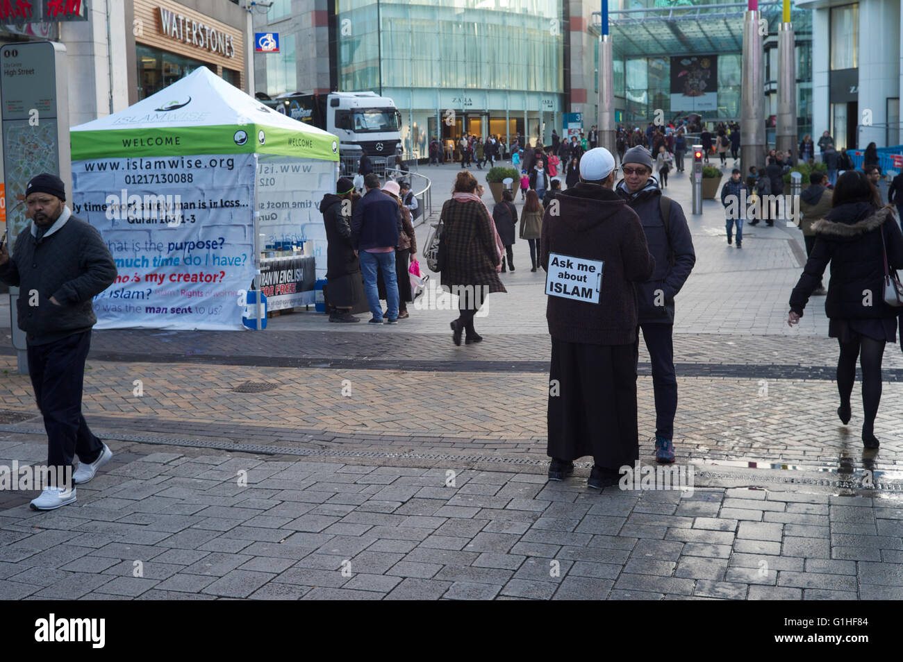 Islamwise.org promoting Islam in Birmingham city centre Stock Photo - Alamy