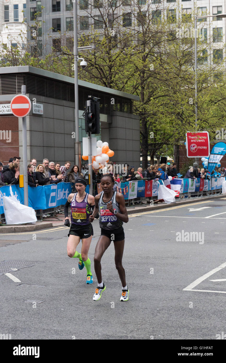 Elite runners at the London Marathon Stock Photo - Alamy