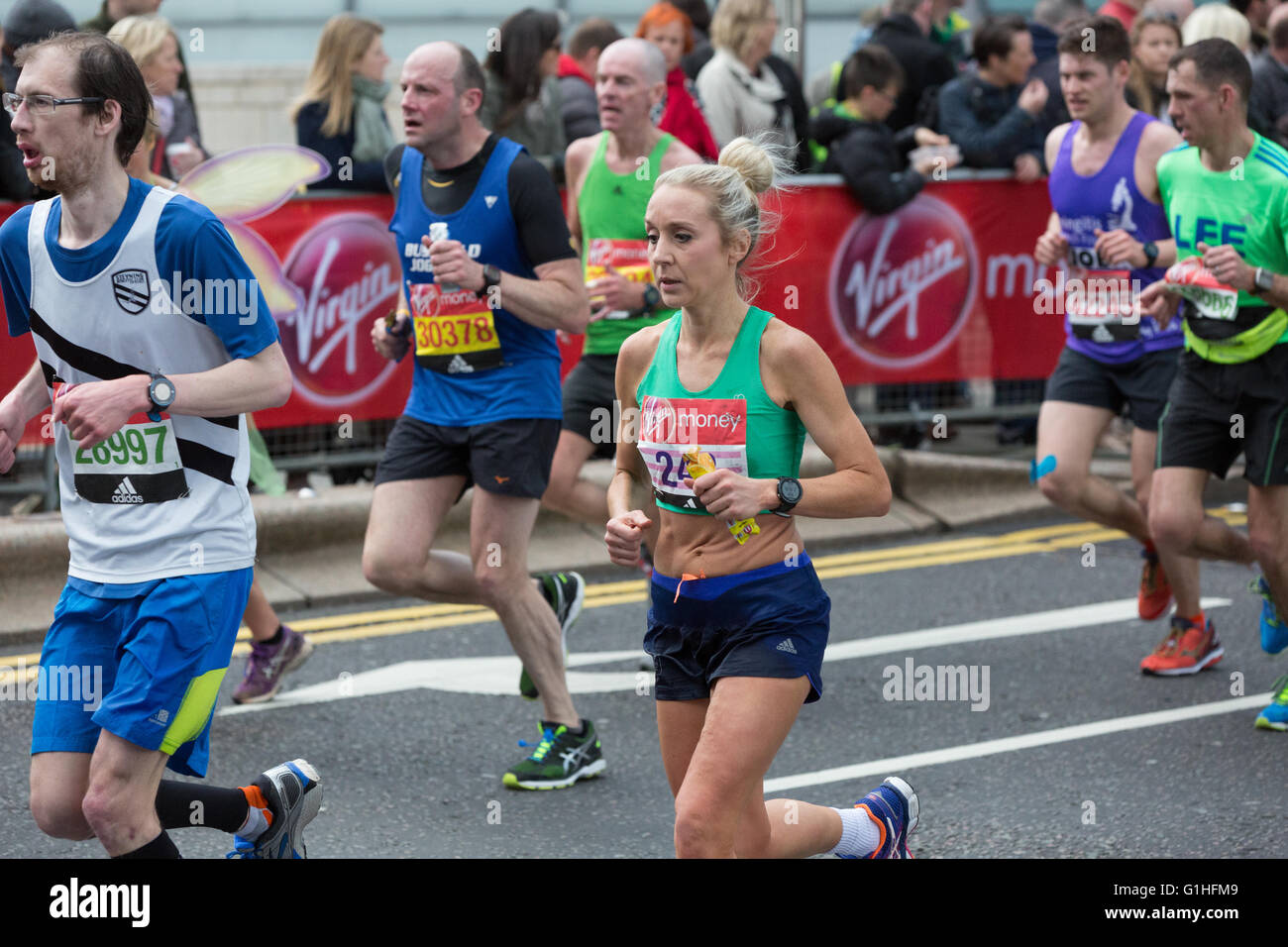 Club and fun runners at the London Marathon Stock Photo - Alamy
