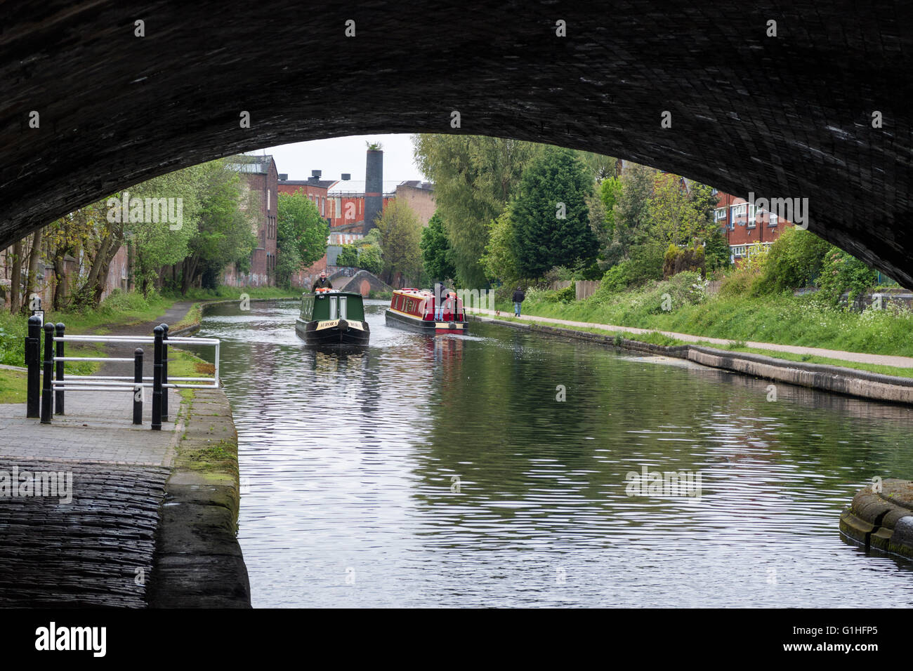 Two narrowboats pass each other on the canal at St Vincent Street ...