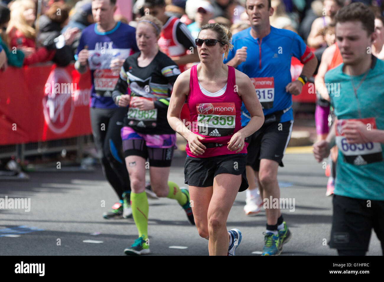 Club and fun runners at the London Marathon Stock Photo - Alamy