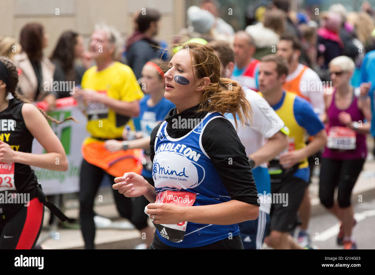 Club and fun runners at the London Marathon Stock Photo - Alamy