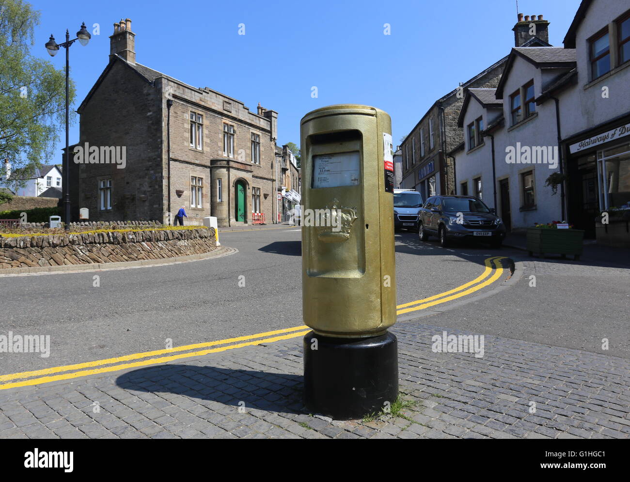 Golden post box hi-res stock photography and images - Alamy