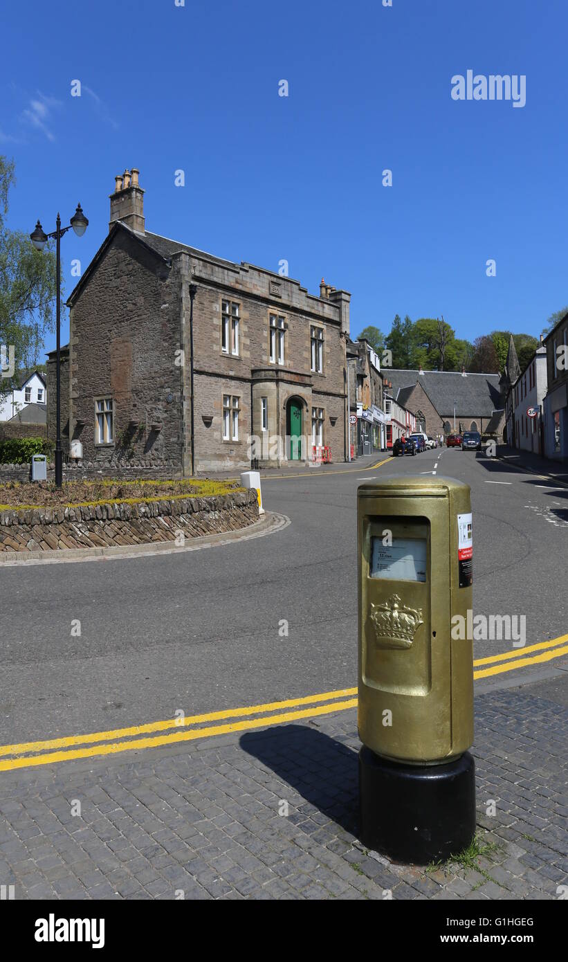 Golden post box in honour of Andy Murray's 2012 gold medal Dunblane ...