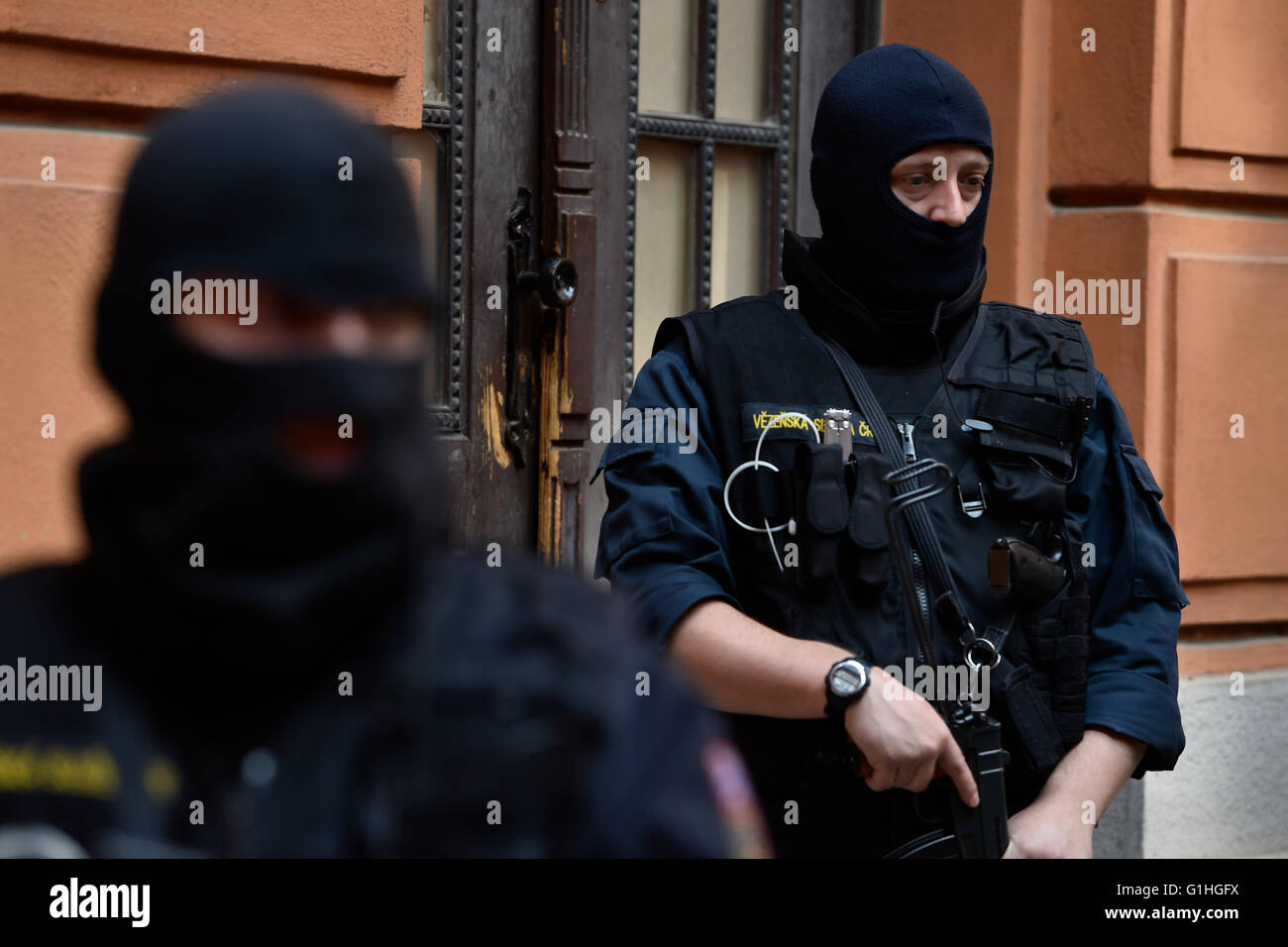 Armed prison guards hi-res stock photography and images - Alamy