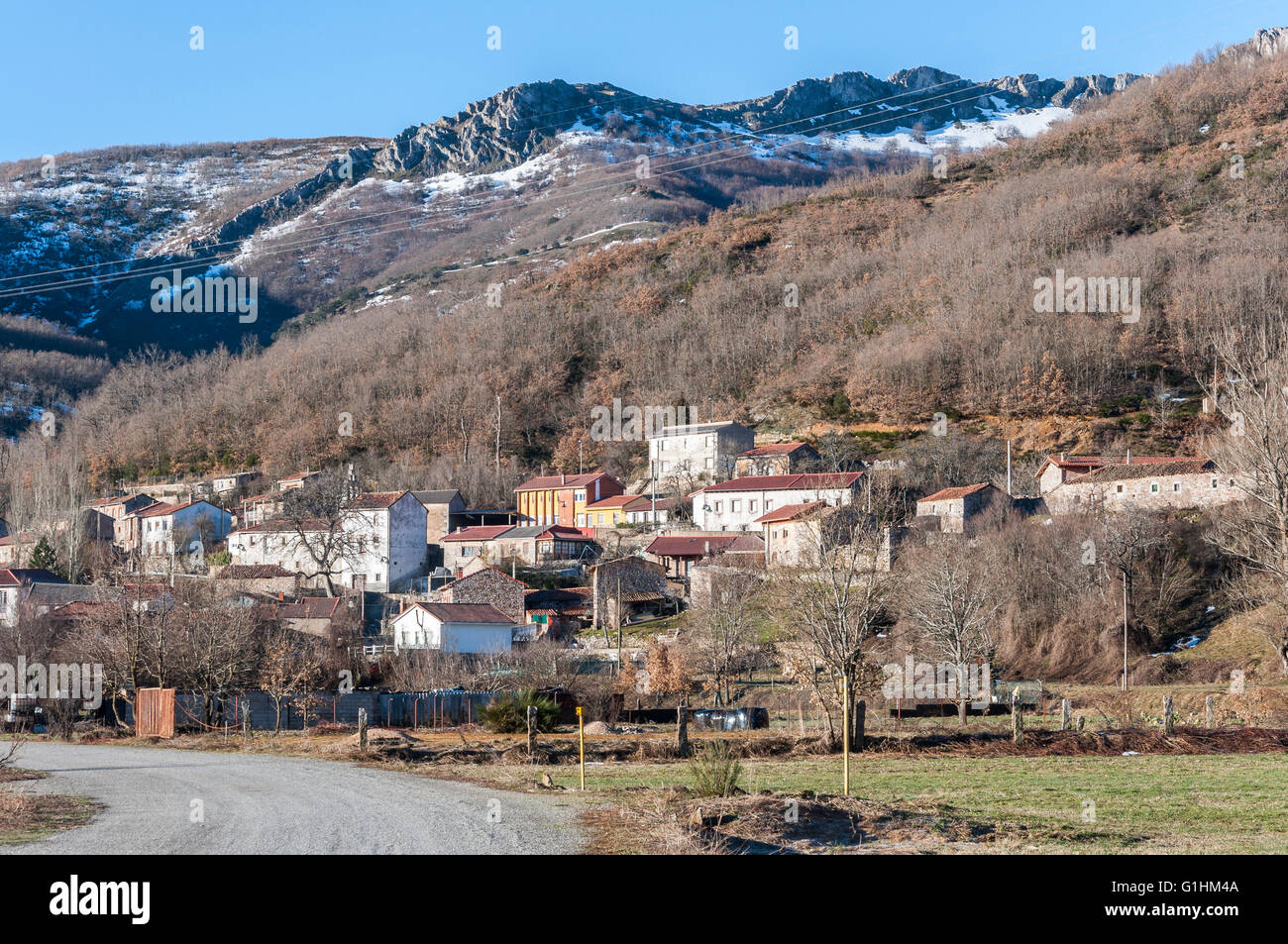 Views of Nocedo de Gordon, a small town in the municipality of La Pola ...