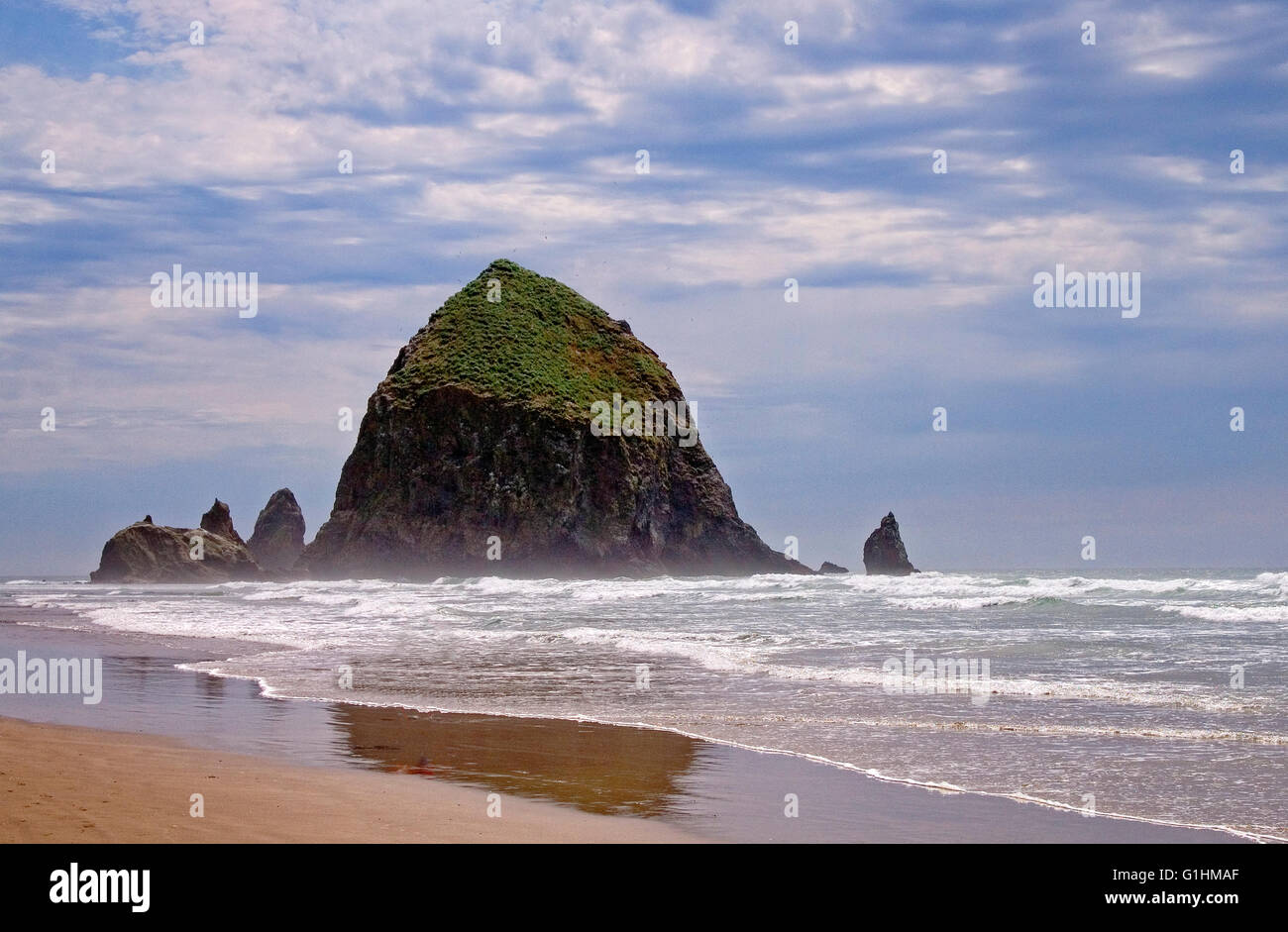 Haystack Rock, Cannon Beach, Oregon Coast Stock Photo - Alamy