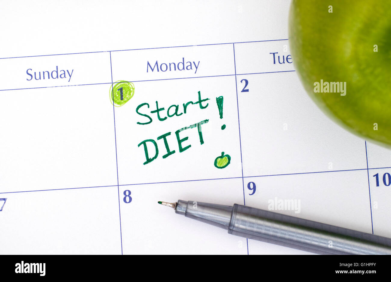 Reminder Start Diet in calendar with pen and green apple Stock Photo ...
