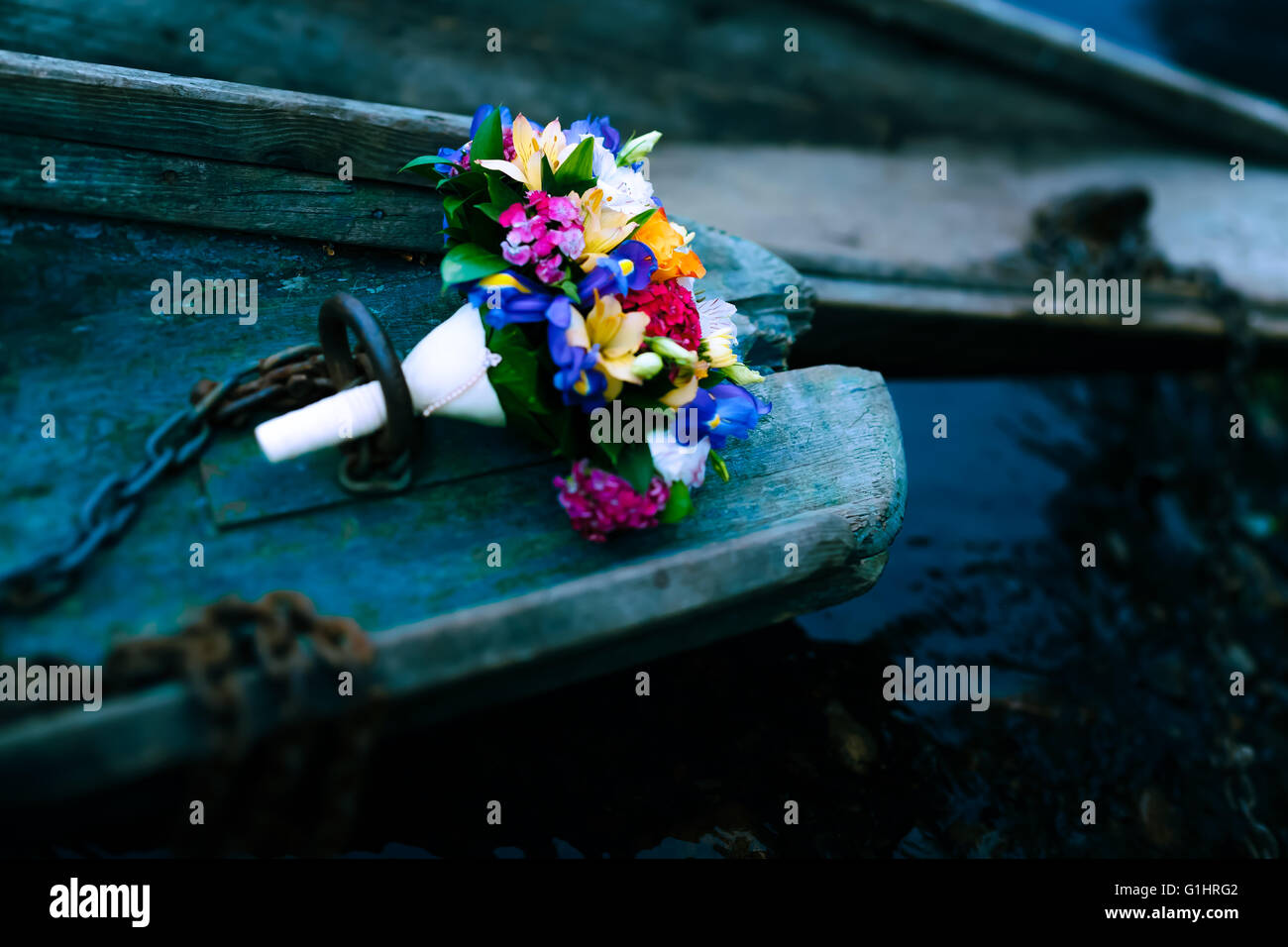 Wedding bouquet. Flowers in boat Stock Photo - Alamy