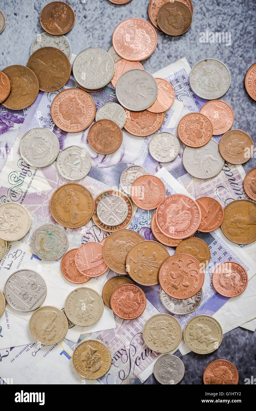 Bank notes money pouns hi-res stock photography and images - Alamy