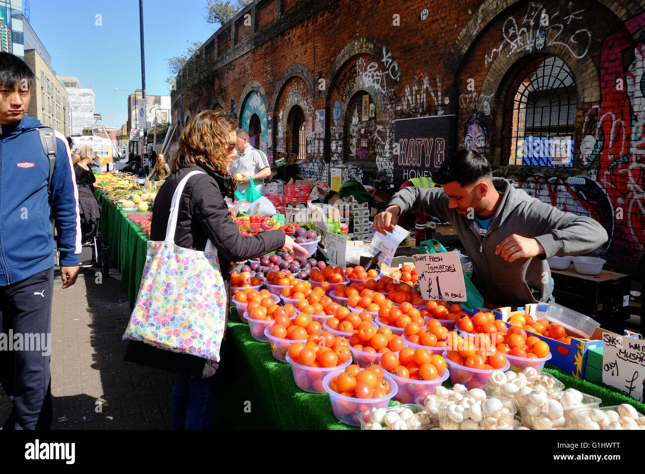 Buying fruit and vegetables hi-res stock photography and images - Alamy
