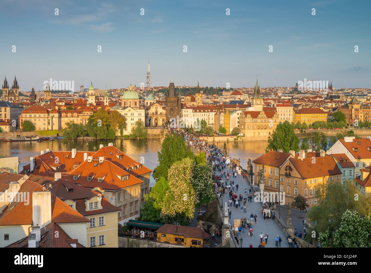 Crowd scene from above hi-res stock photography and images - Alamy