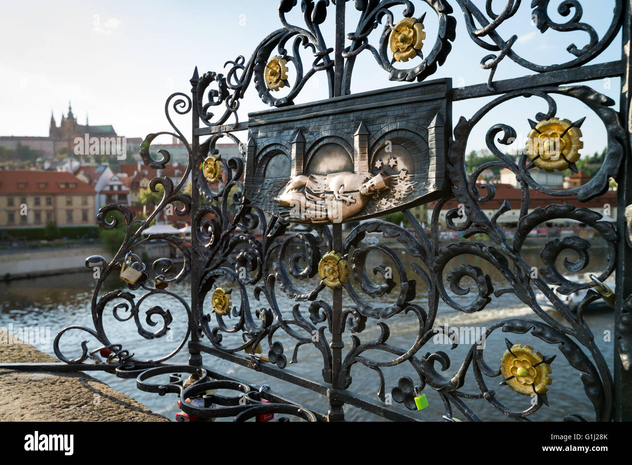 Street vendors on the charles bridge hi-res stock photography and ...