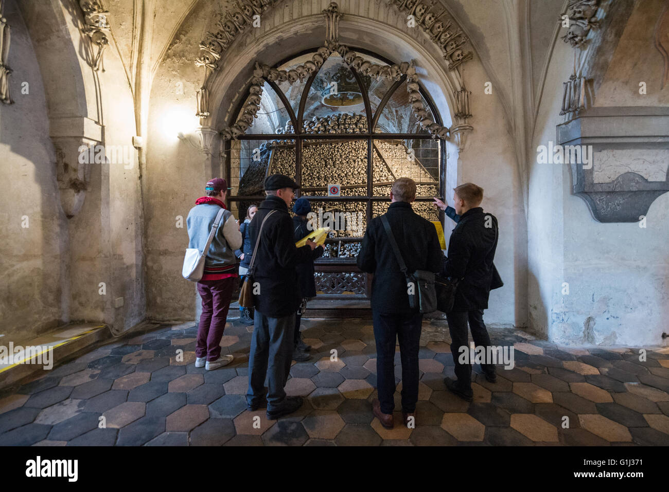 Woman inside old cemetery hi-res stock photography and images - Alamy