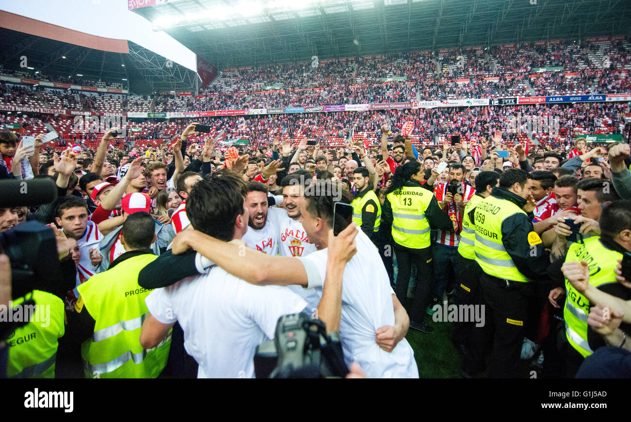 Gijon, Spain. 15th May, 2016. Sporting de Gijon's players celebrates ...