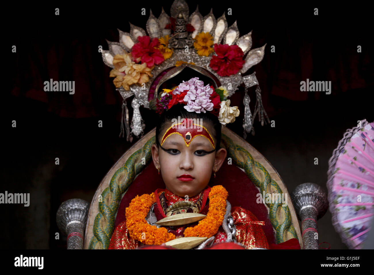 (160516) -- LALITPUR, May 16, 2016 (Xinhua) -- Nepalese living goddess ...