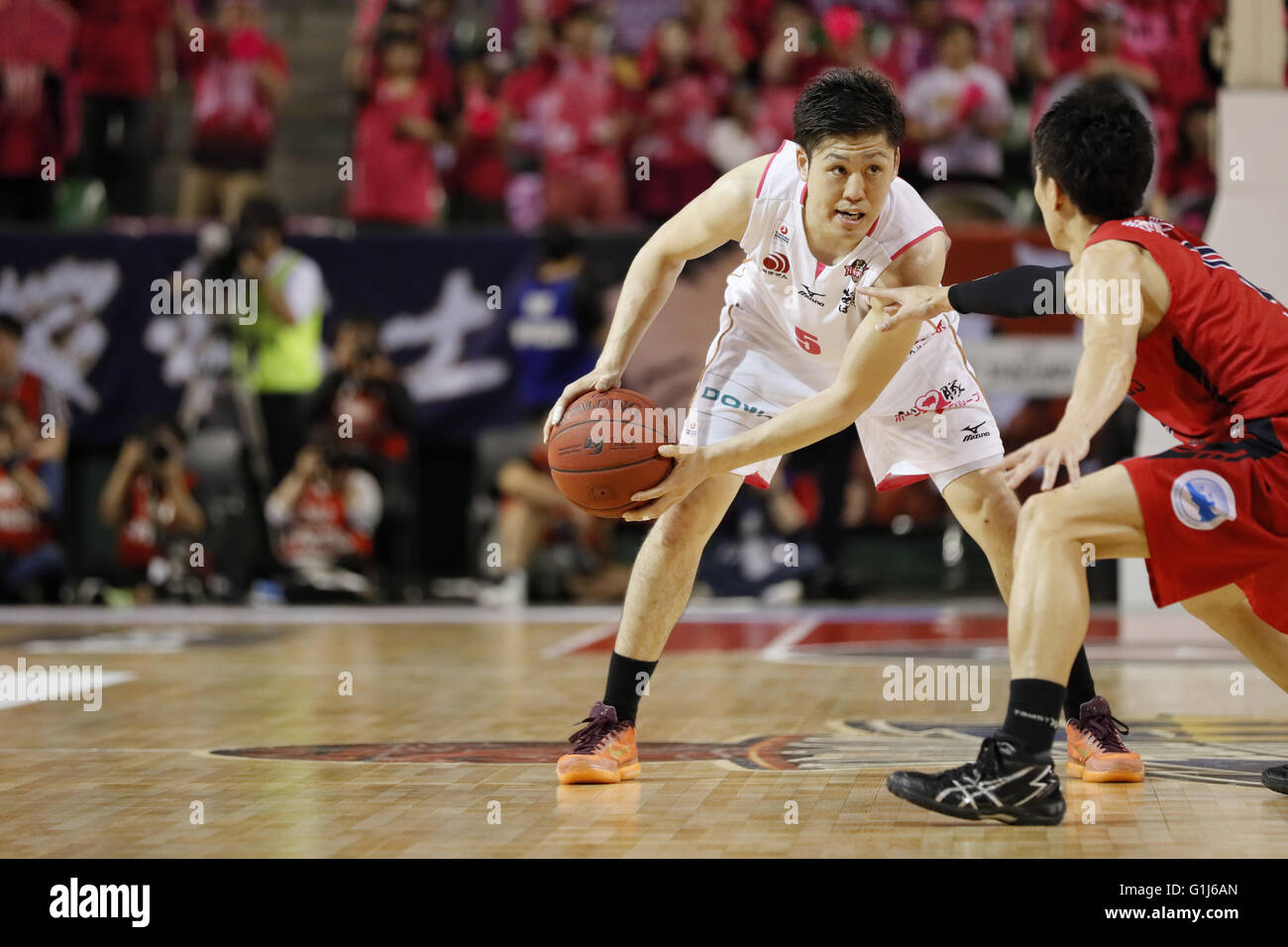 Ariake Coliseum, Tokyo, Japan. 14th May, 2016. Shigehiro Taguchi ...