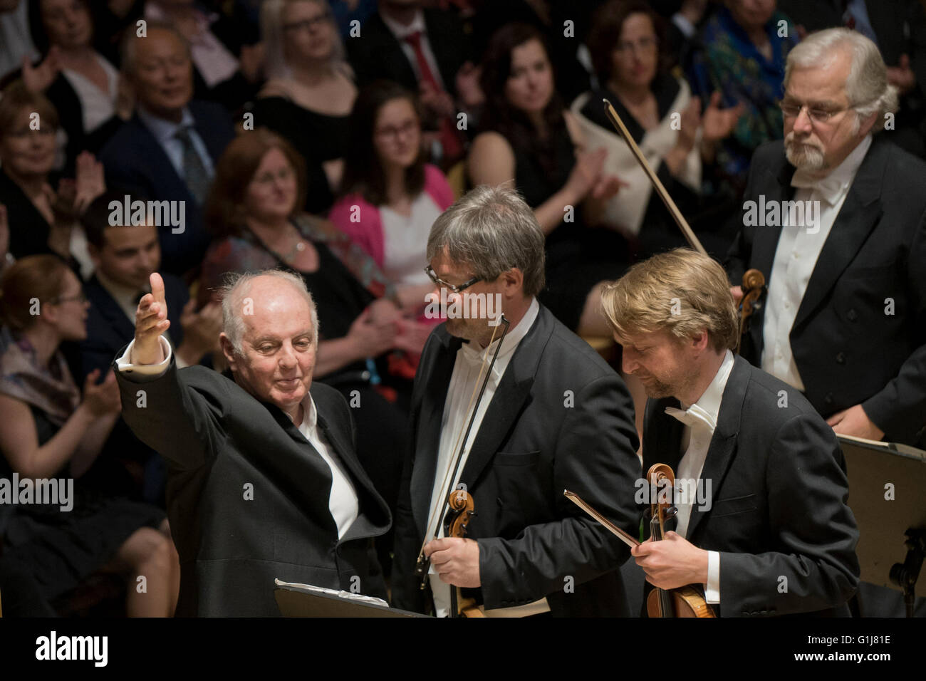 Daniel Barenboim conducts the orchestra of the Berlin State Opera ...
