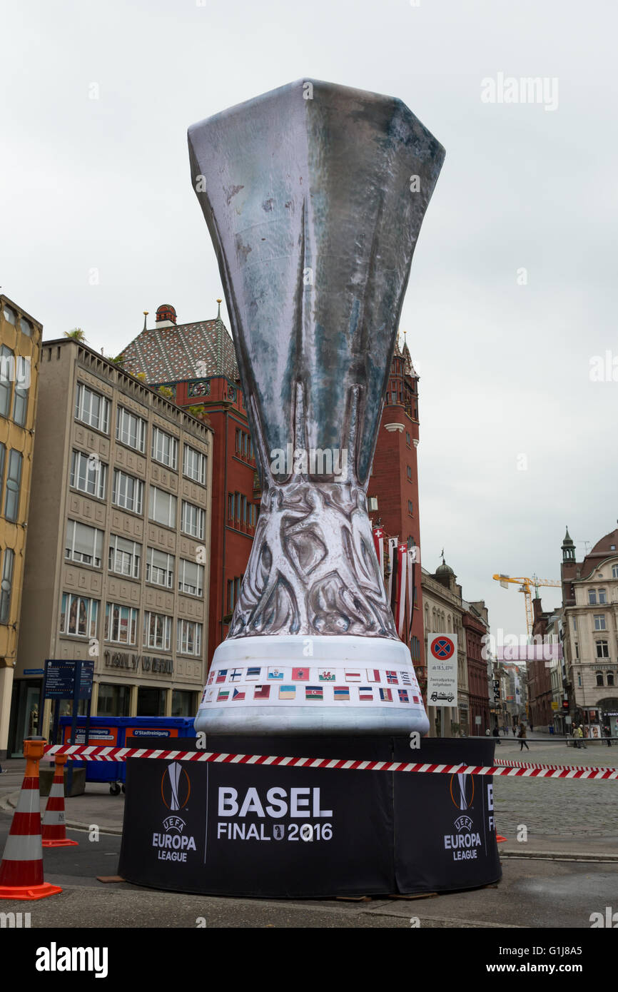Liverpool europa league final sevilla hi-res stock photography and ...