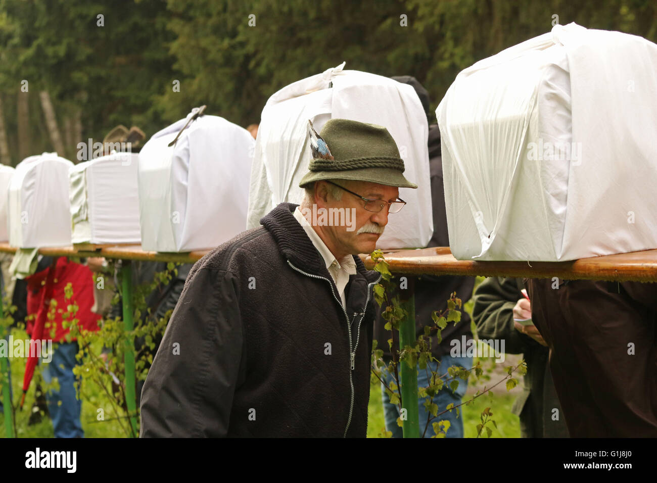 Benneckenstein, Germany. 16th May, 2016. Finch expert Horst Rieche from ...
