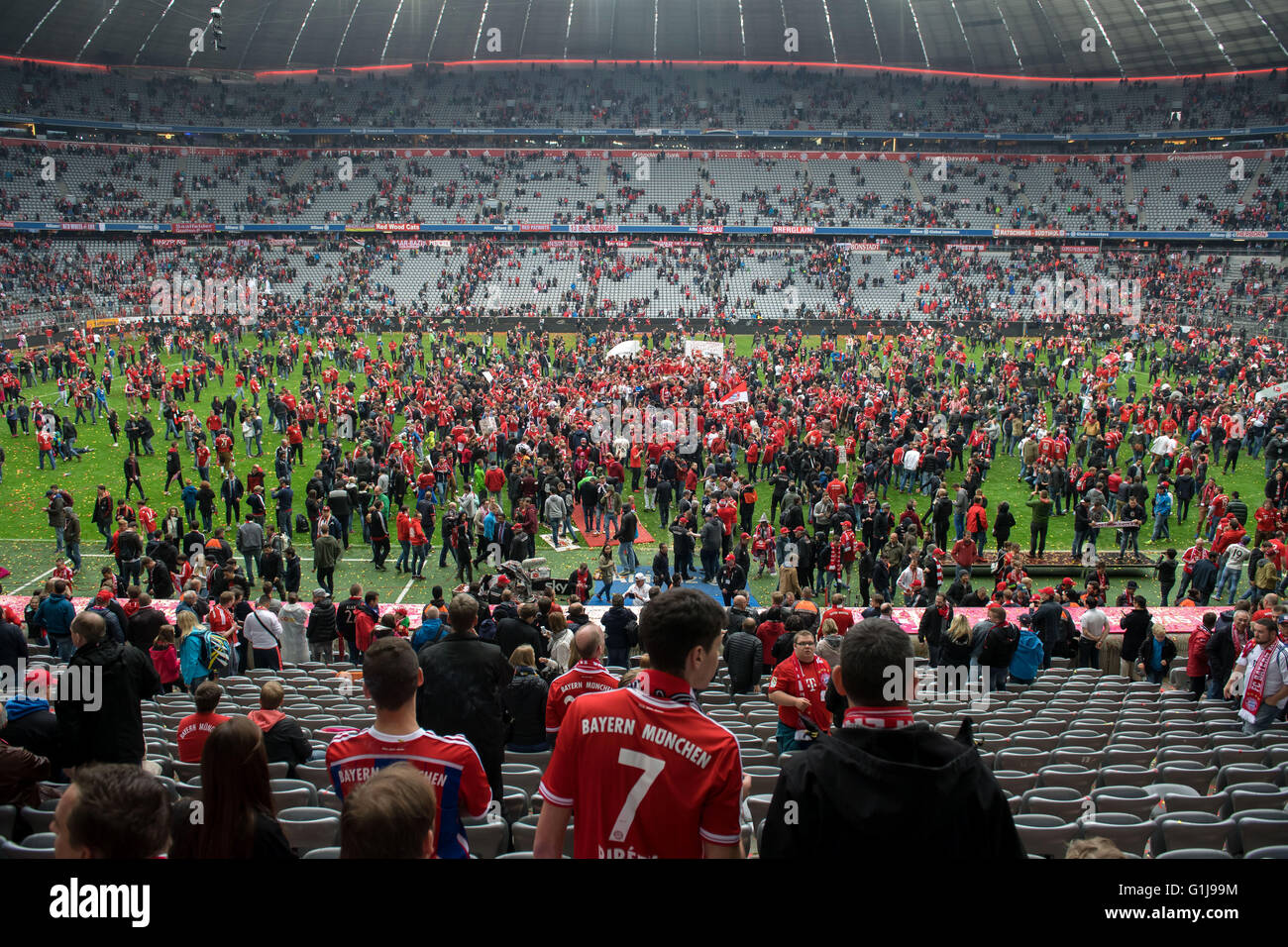 Storming the field hi-res stock photography and images - Alamy