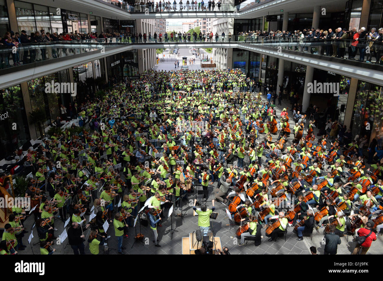 Berlin, Germany. 16th May, 2016. Conductor Kent Nagano conducting the ...