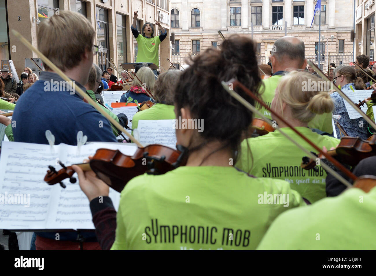 Berlin, Germany. 16th May, 2016. Conductor Kent Nagano conducting the 'Symphonic Mob' of the ...