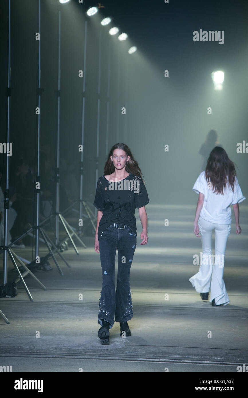 Sydney, Australia. 16th May, 2016. Models on the catwalk for Australian ...