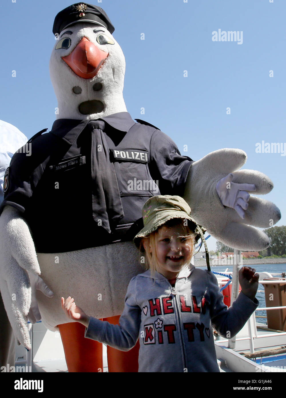 Seagull patrol hi-res stock photography and images - Alamy