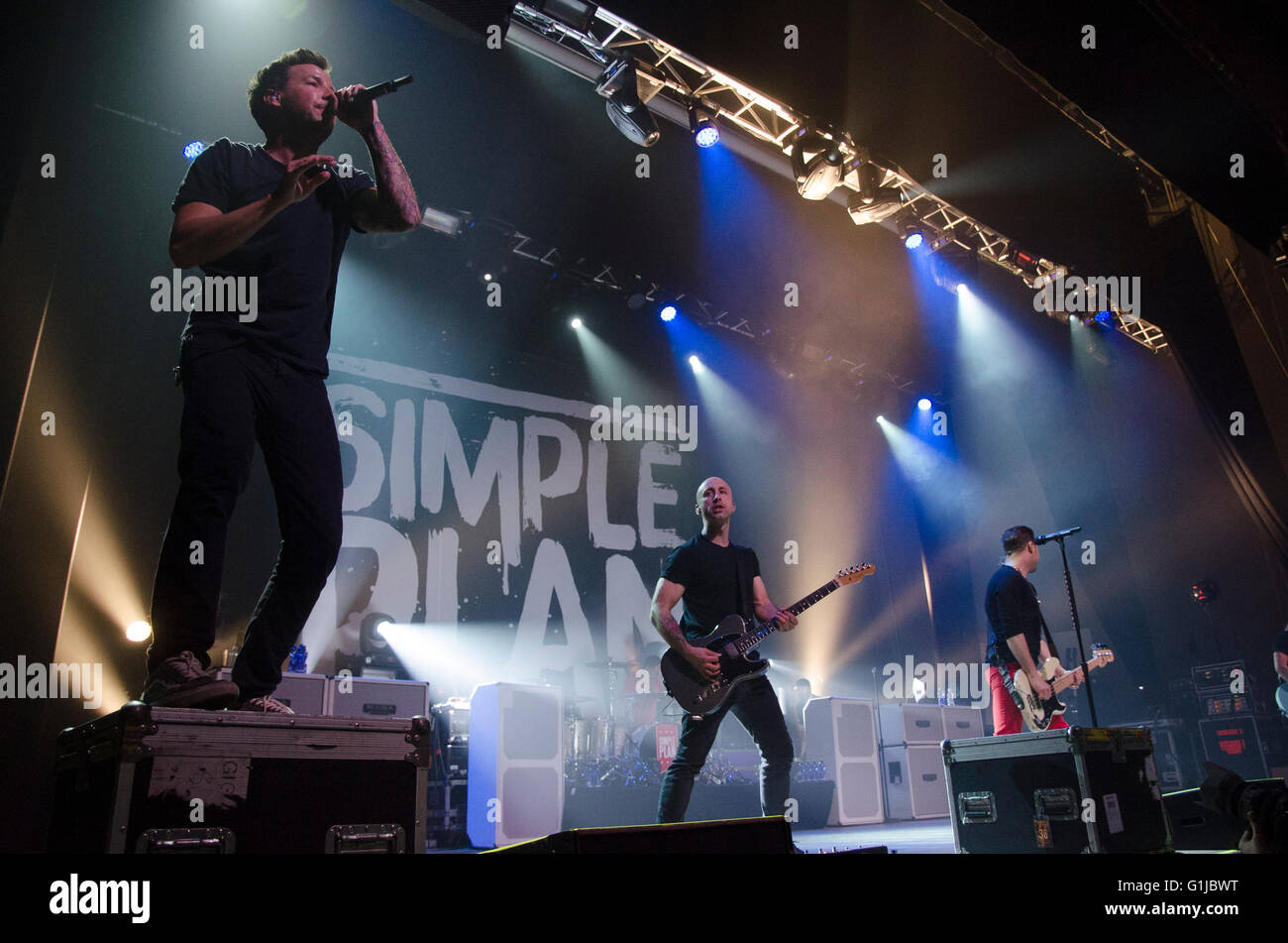 Simple plan band hi-res stock photography and images - Alamy
