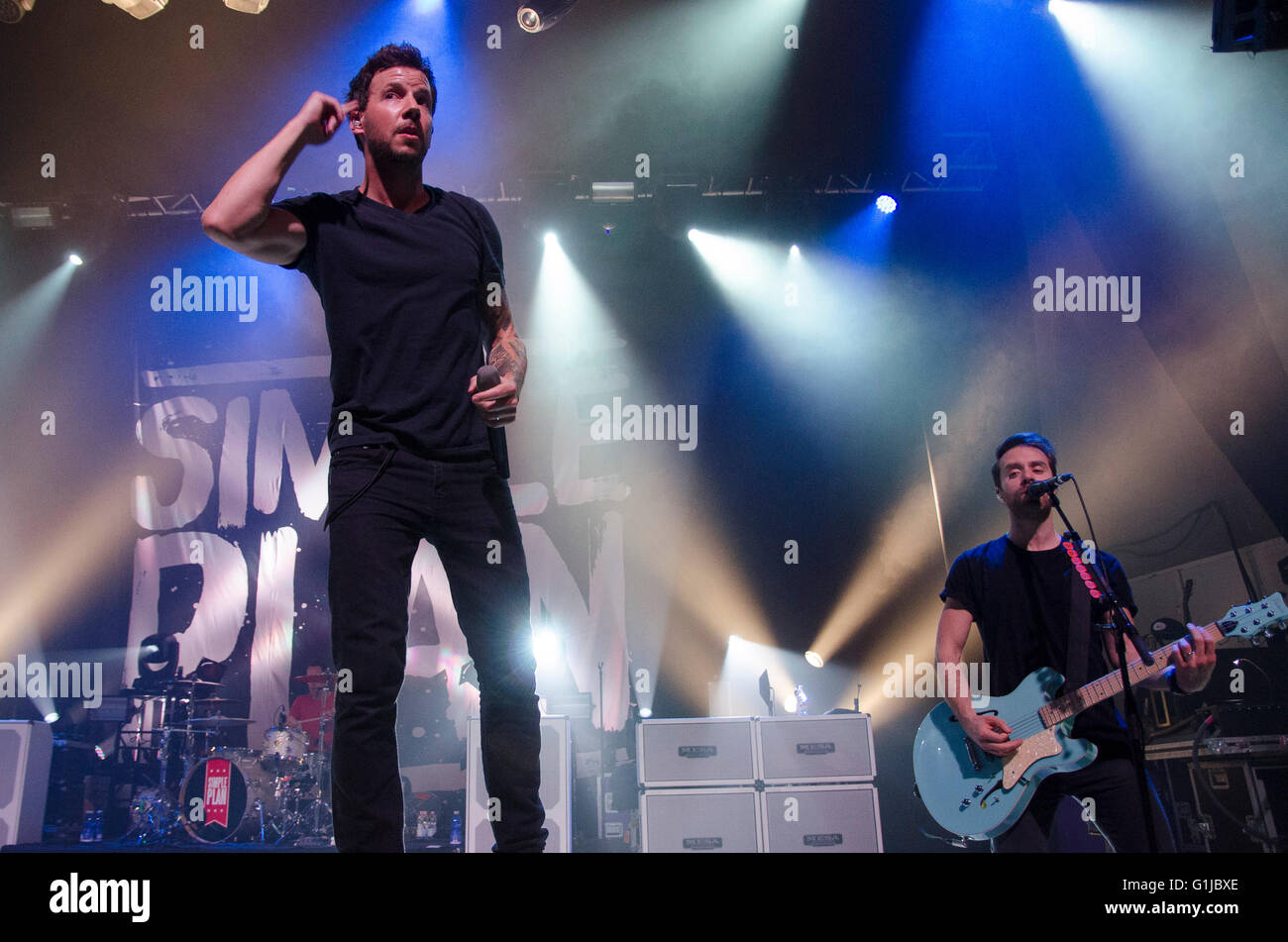 Simple plan band hi-res stock photography and images - Alamy