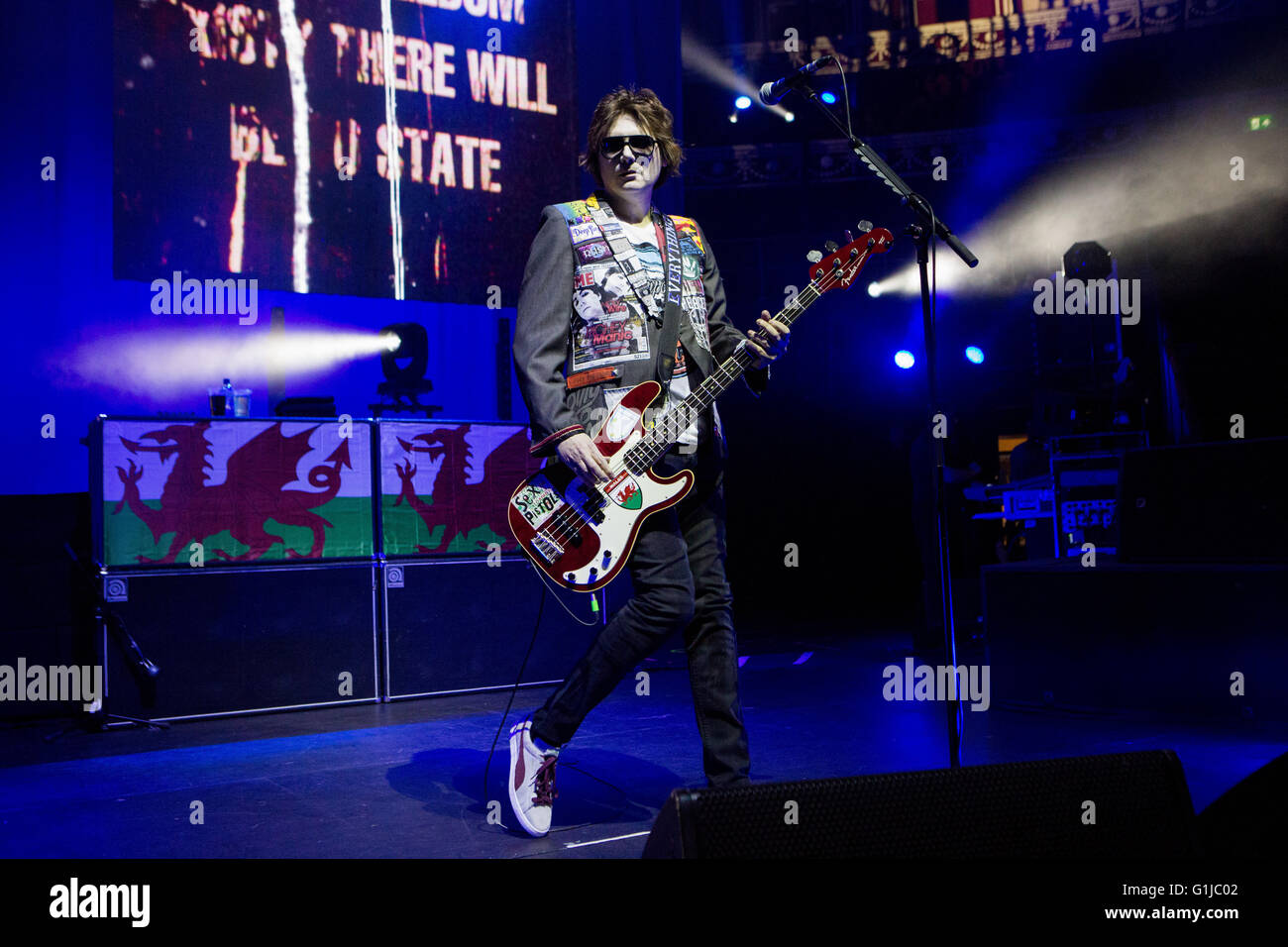 Sean moore of the manic street preachers hi-res stock photography and ...