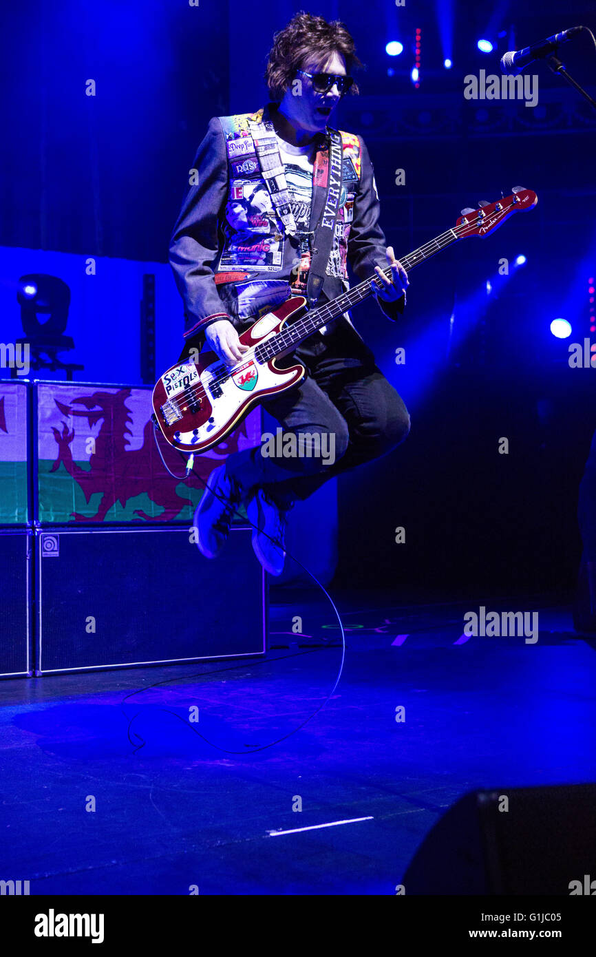 Sean moore of the manic street preachers hi-res stock photography and ...