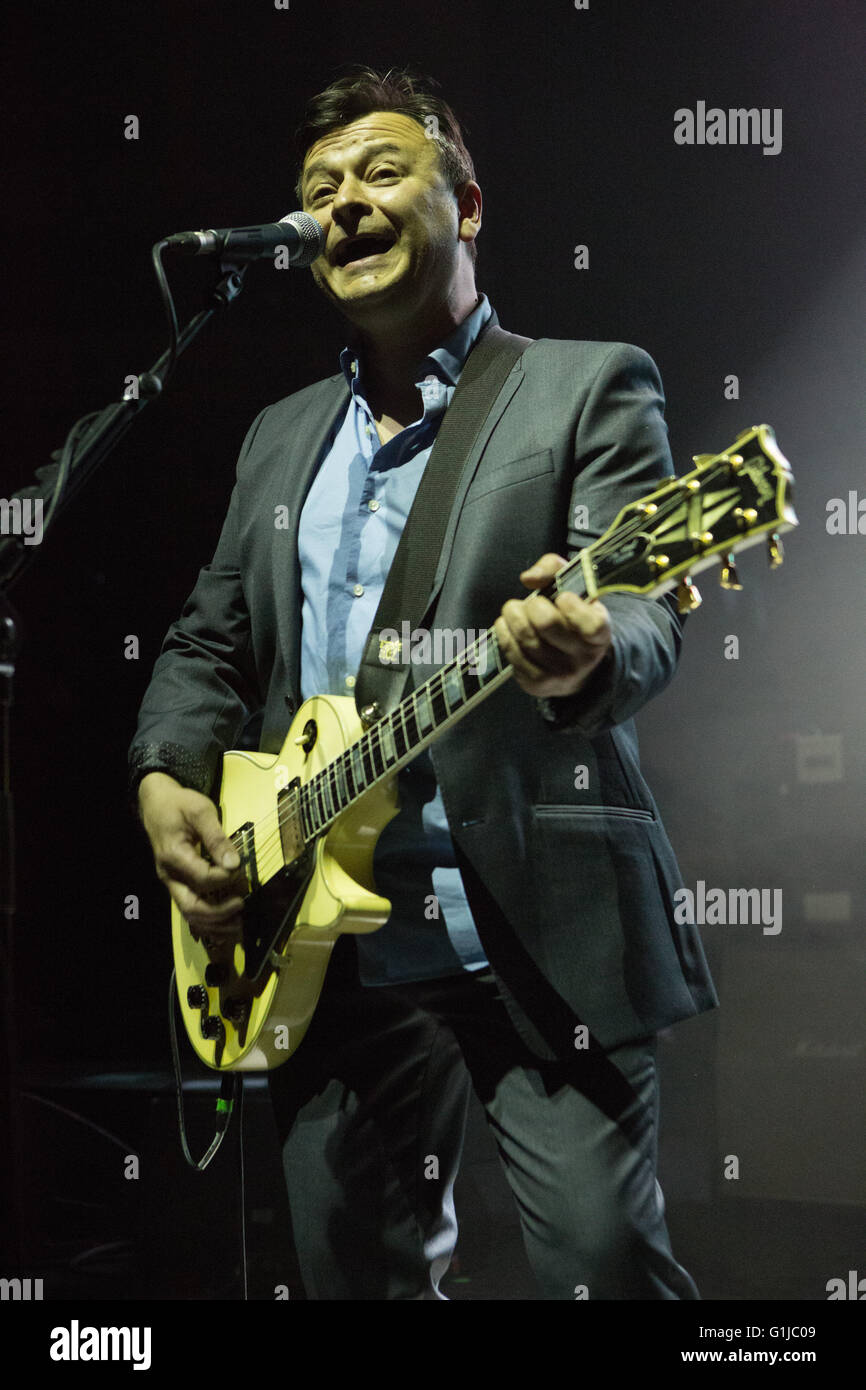 Sean moore of the manic street preachers hi-res stock photography and ...