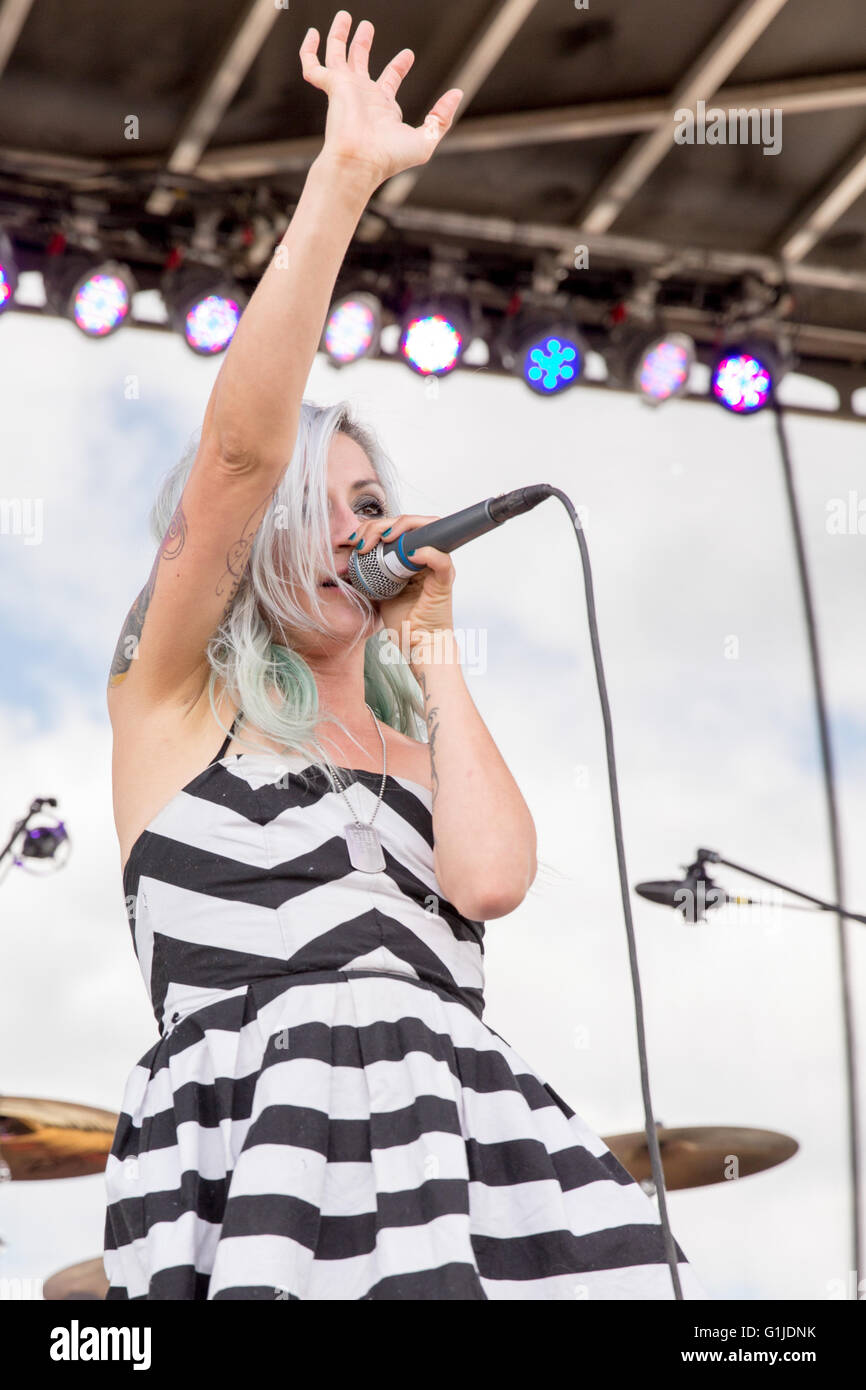 Somerset, Wisconsin, USA. 15th May, 2016. Singer LACEY STURM of Lacey ...