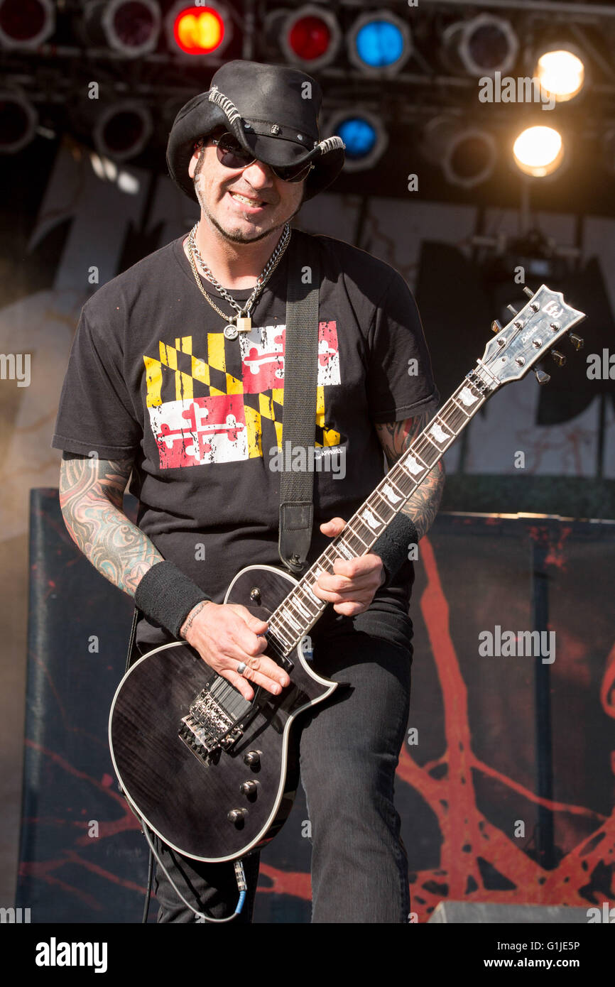 Somerset, Wisconsin, USA. 15th May, 2016. Guitarist TOM MAXWELL of ...