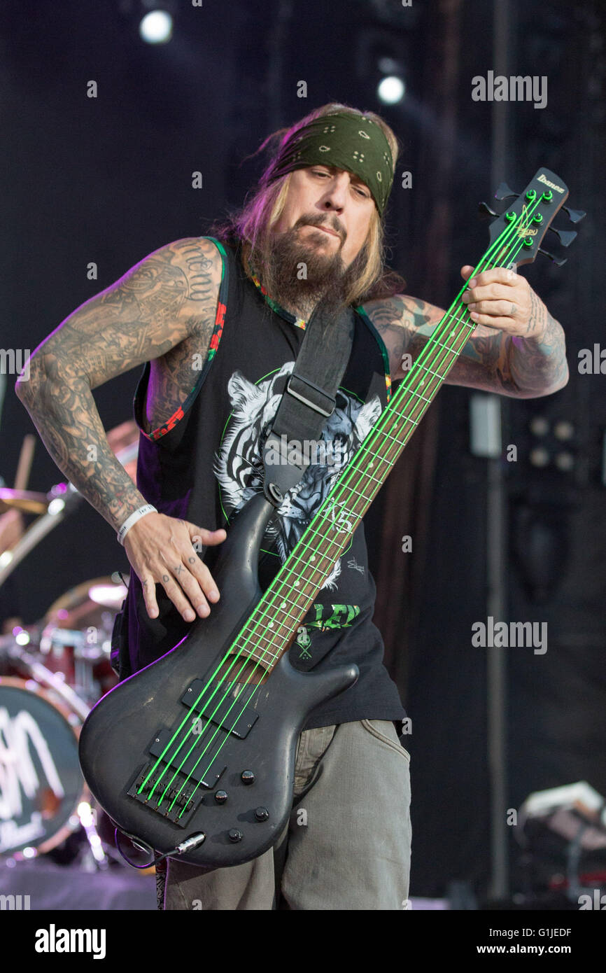 Somerset, Wisconsin, USA. 15th May, 2016. Bassist REGINALD ''FIELDY ...