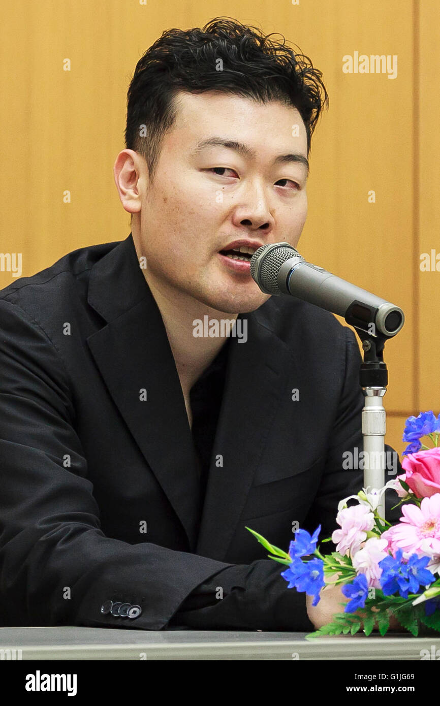 Author Kiwamu Kenin, winner of the 62nd Edogawa Rampo Award speaks ...